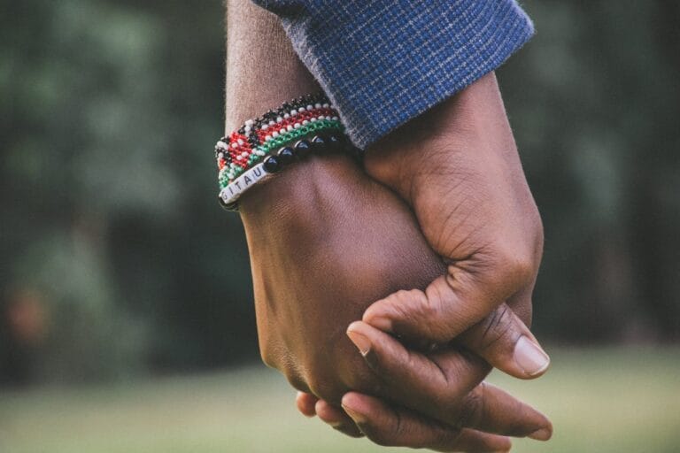 Public Displays of Affection Around the World: What’s Acceptable (and ...